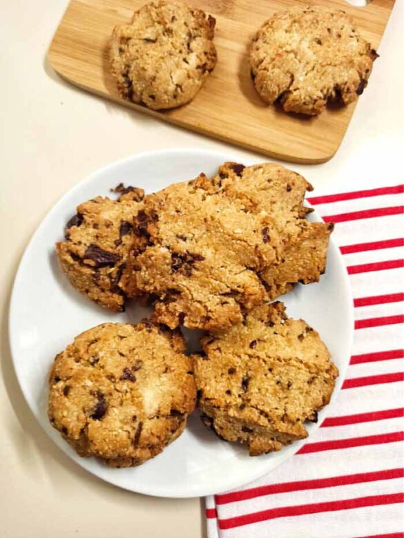 Almond chocolate chip cookies - Veggy Malta